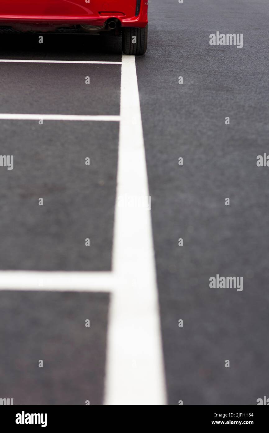 Car park line marking hi-res stock photography and images - Alamy