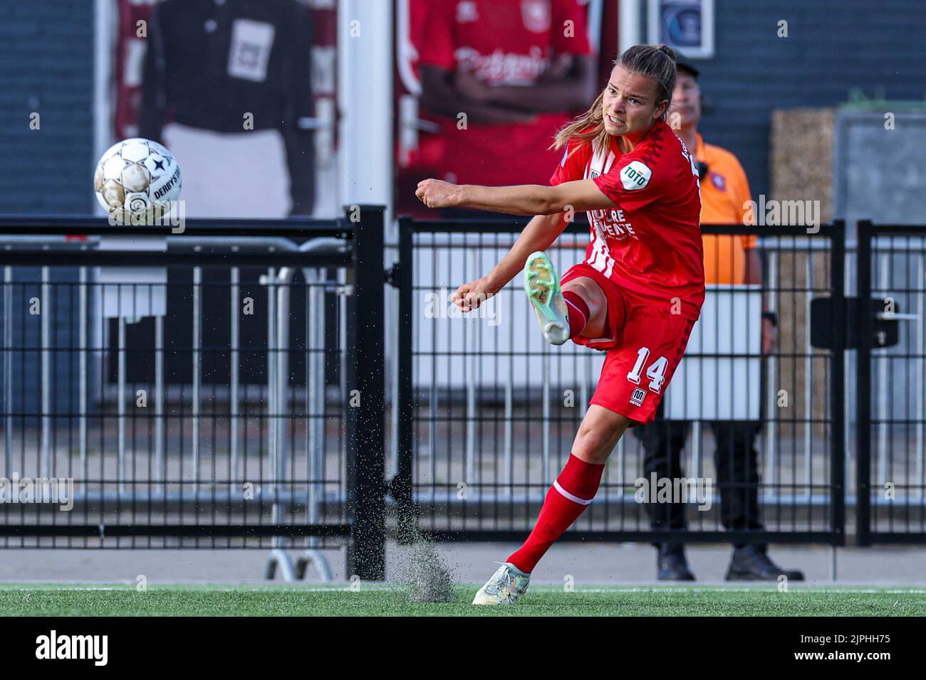 ENSCHEDE, THE NETHERLANDS - AUGUST 18: Kayleigh van Dooren of FC Twente ...