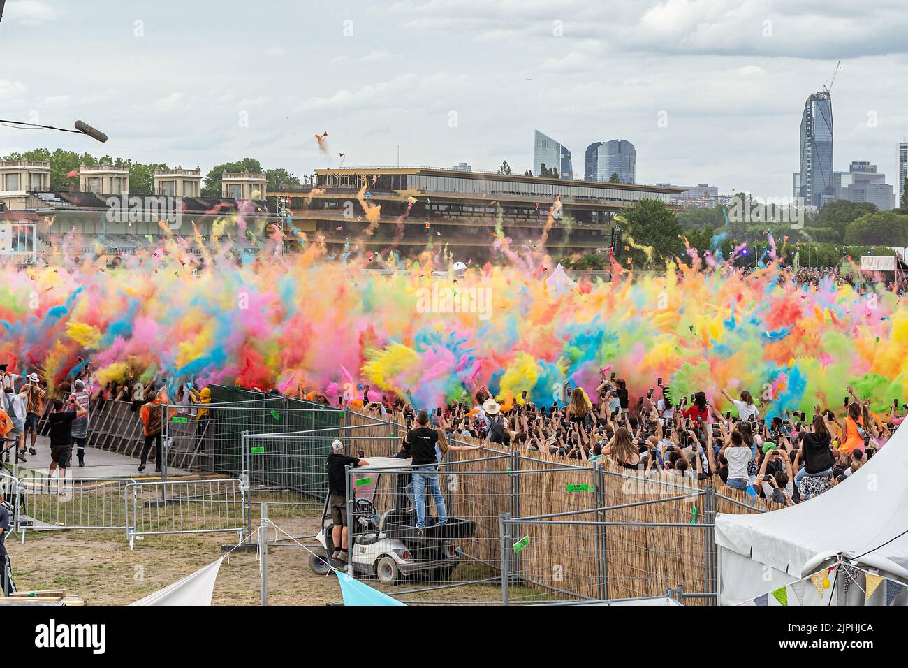 (C) Denis TRASFI / MAXPPP - à l' hyppodrome de Longchamps de Paris le ...
