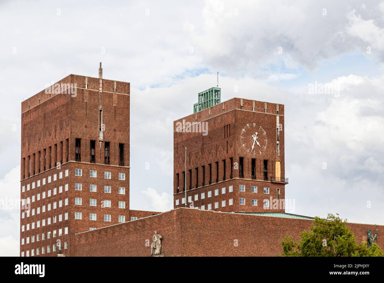 Oslos city hall hi-res stock photography and images - Alamy