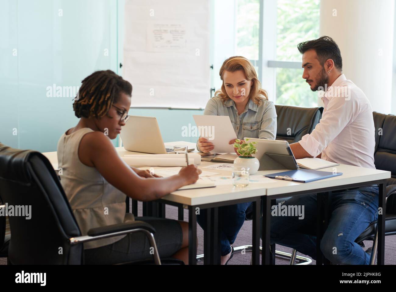 African american colleague hi-res stock photography and images - Alamy