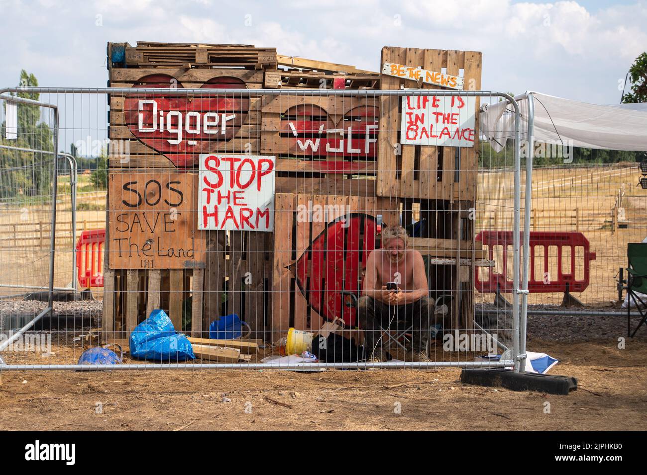 Chertsey, Surrey, UK. 18th August, 2022. An experienced climate ...