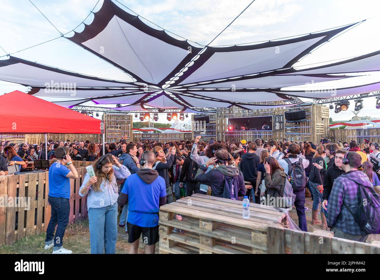 (C) Denis TRASFI / MAXPPP - à l' hyppodrome de Longchamps de Paris le ...