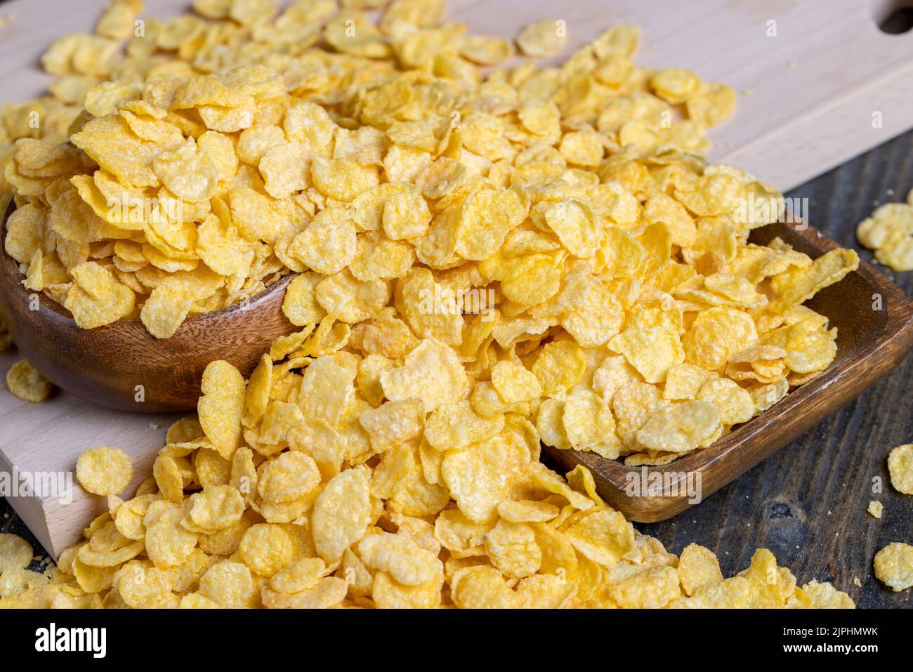 dry breakfast corn flakes of yellow color, preparation of corn dry ...