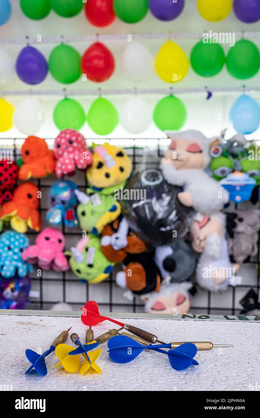 Balloon dart throw carnival game hi-res stock photography and images ...