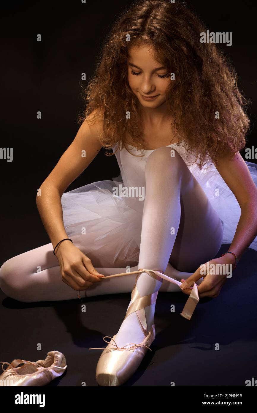 girl, balett, ballet dancer, tying, ballet slipper, girls, baletts ... girl, balett, ballet dancer, tying, ballet slipper, girls, baletts ...