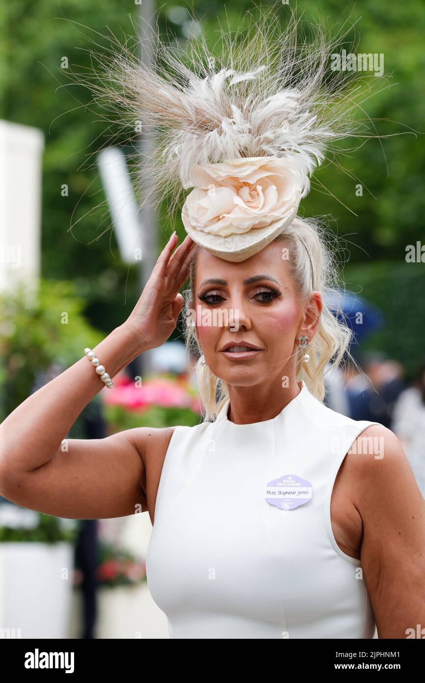Royal ascot looks hi-res stock photography and images - Alamy