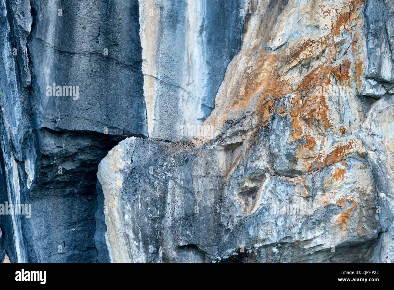 Natural stone wall background hi-res stock photography and images - Alamy