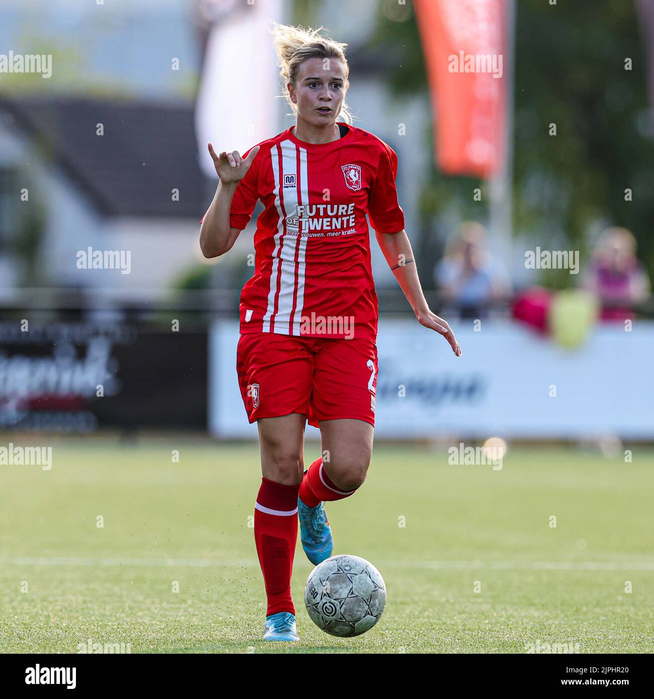 ENSCHEDE, THE NETHERLANDS - AUGUST 18: Maud Roetgering of FC Twente ...