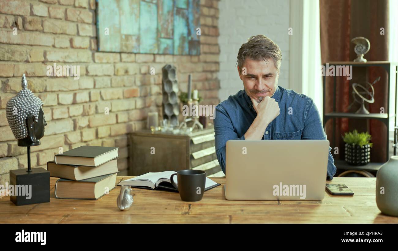 man, smiling, working, homeoffice, guy, men, smile Stock Photo - Alamy