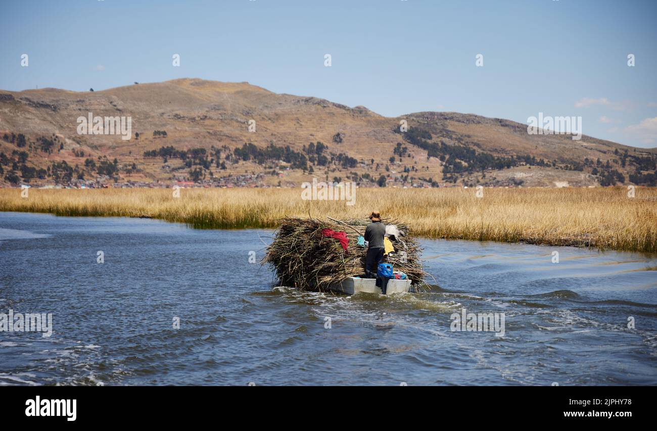 Fisherman lake titicaca peru hi-res stock photography and images - Alamy