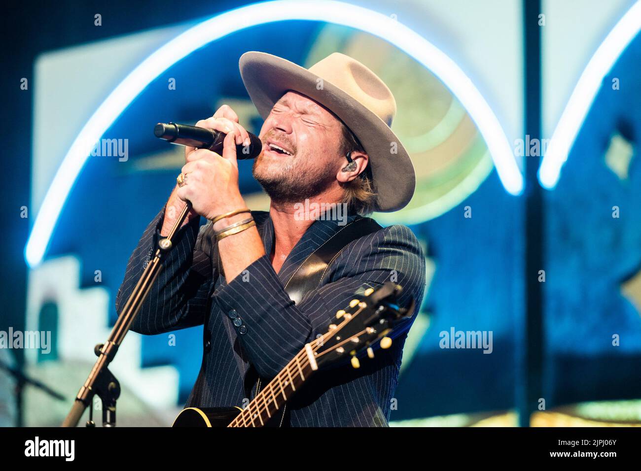 Bear Rinehart of NEEDTOBREATHE performs at Shoreline Amphitheatre on ...