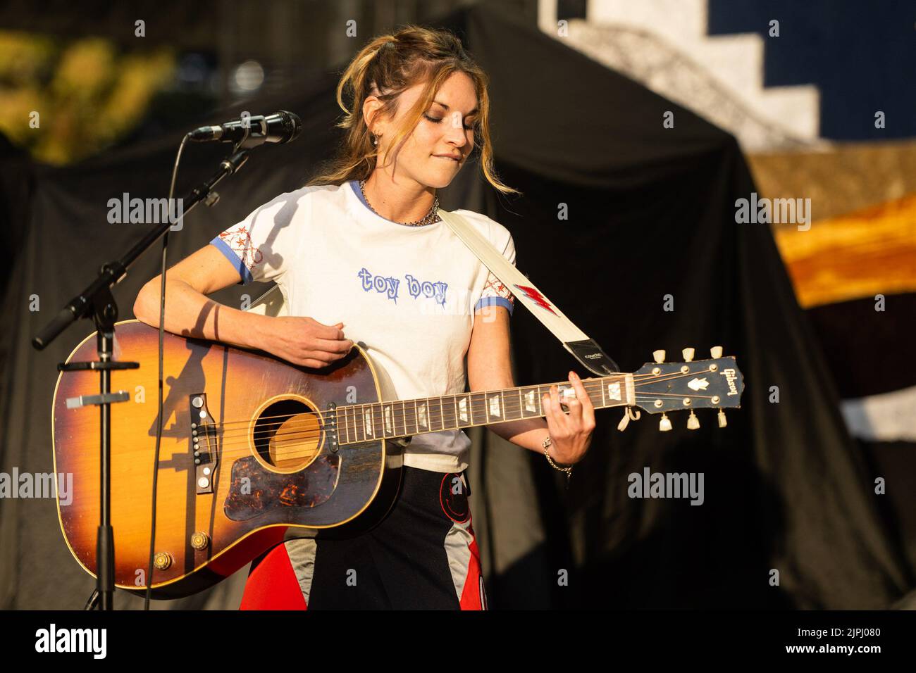 Amy Allen performs at Shoreline Amphitheatre on August 17, 2022 in ...