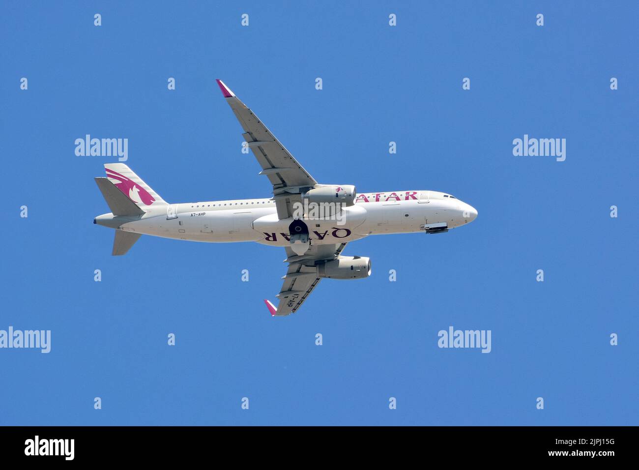 Qatar Airways (is the state-owned flag carrier of Qatar), Airbus A320 ...