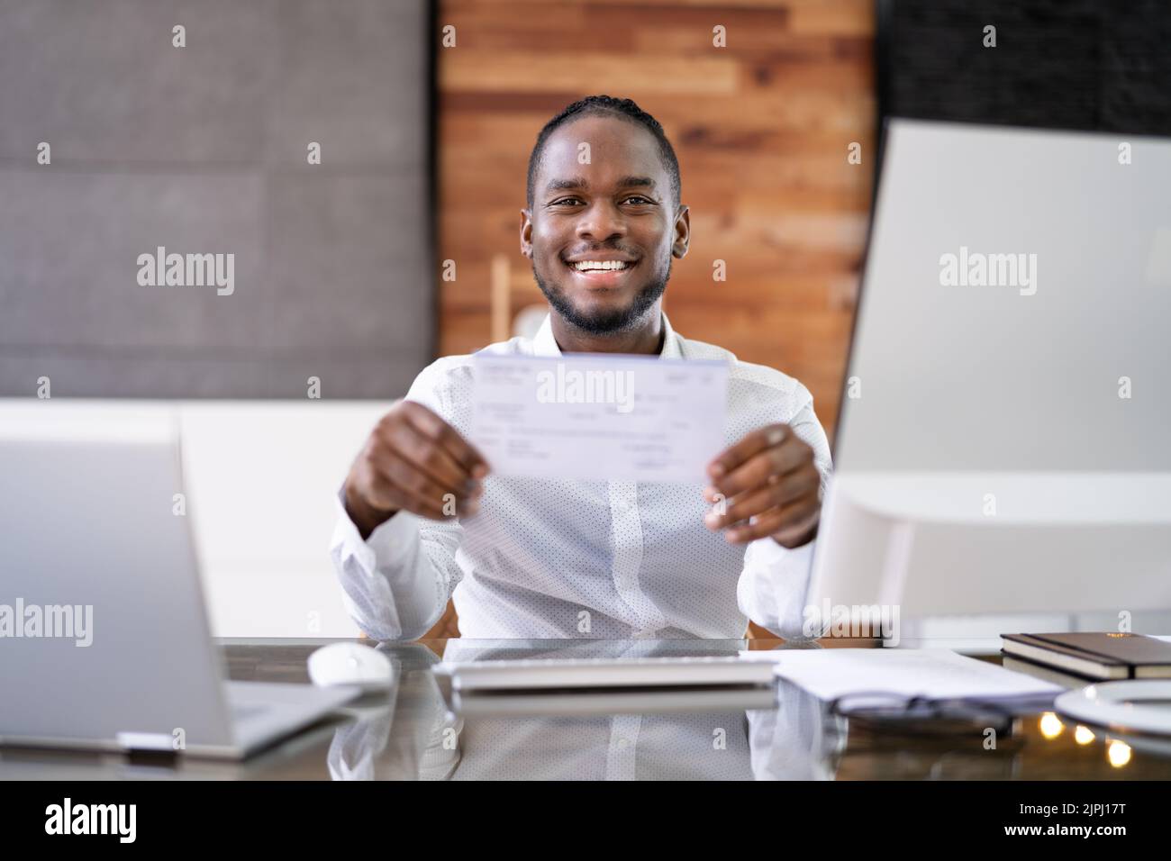 Man holding cheque hi-res stock photography and images - Alamy