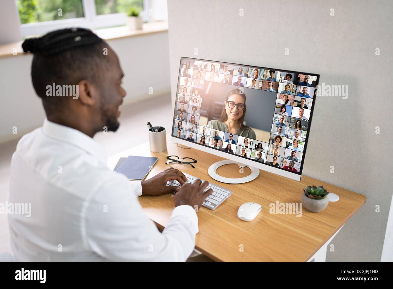 Teams meeting video hi-res stock photography and images - Alamy
