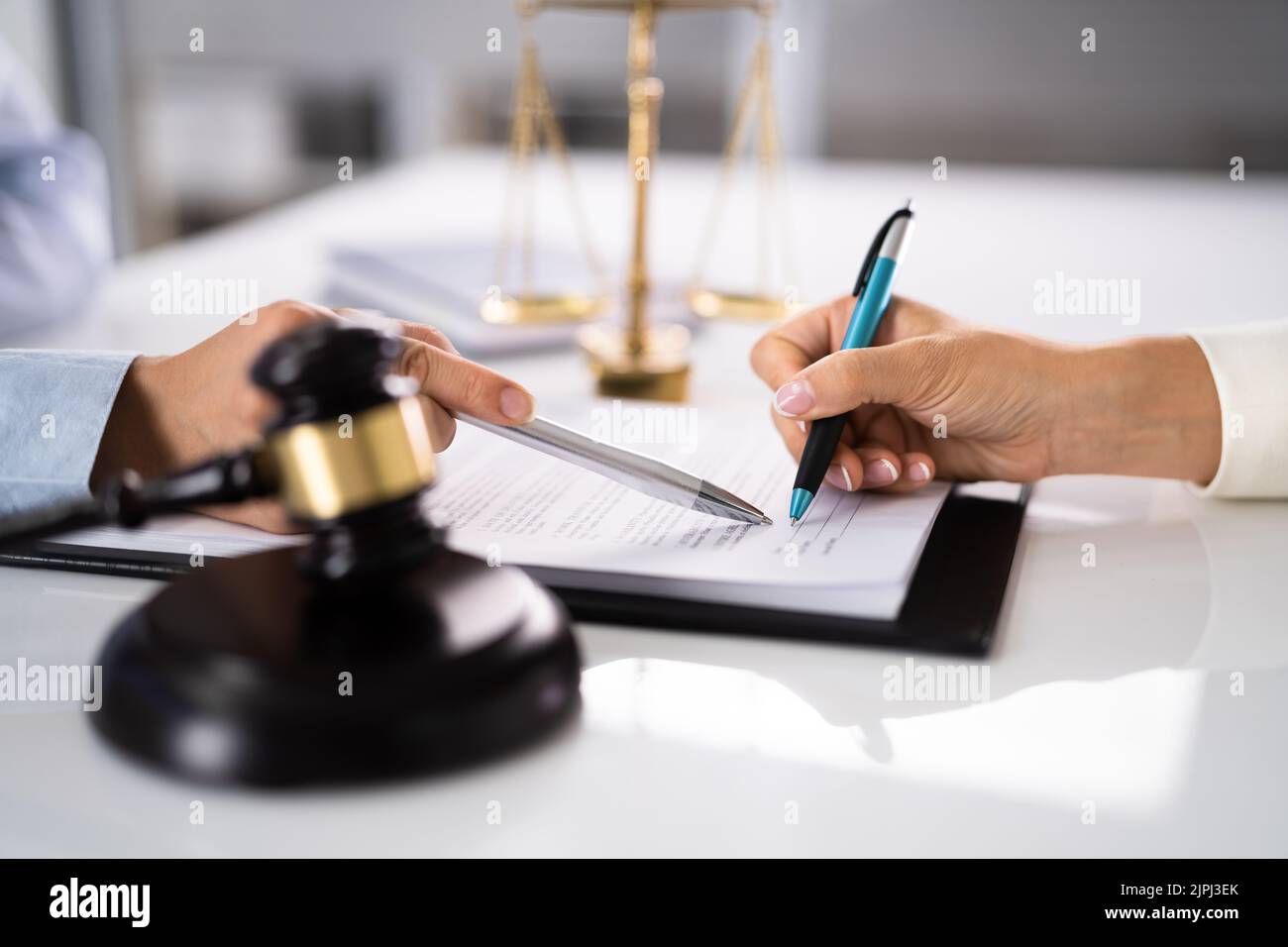 Female judge courthouse hi-res stock photography and images - Alamy