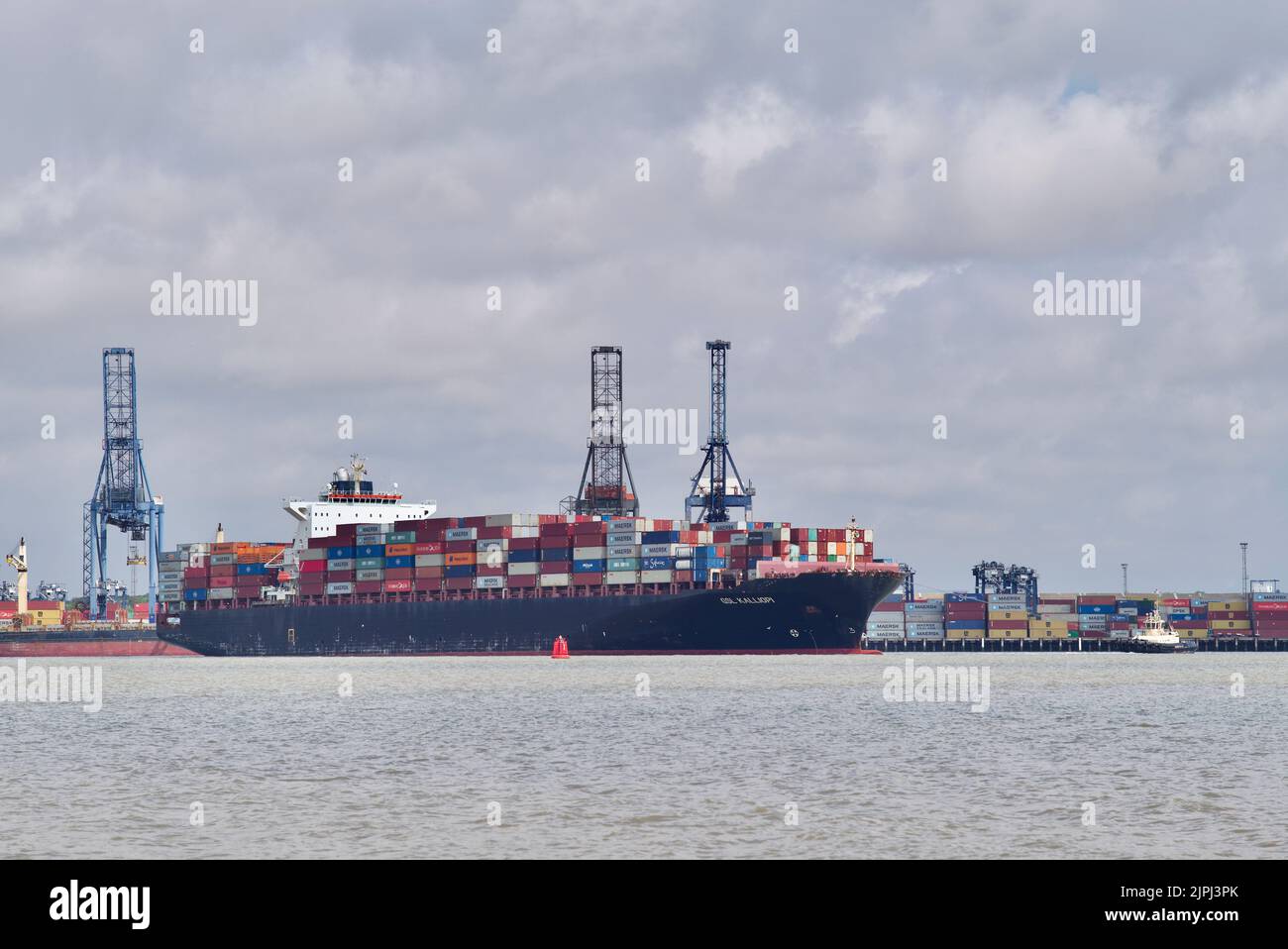 Container ship GSL Kalliopi docking at The Port of Felixstowe assisted ...
