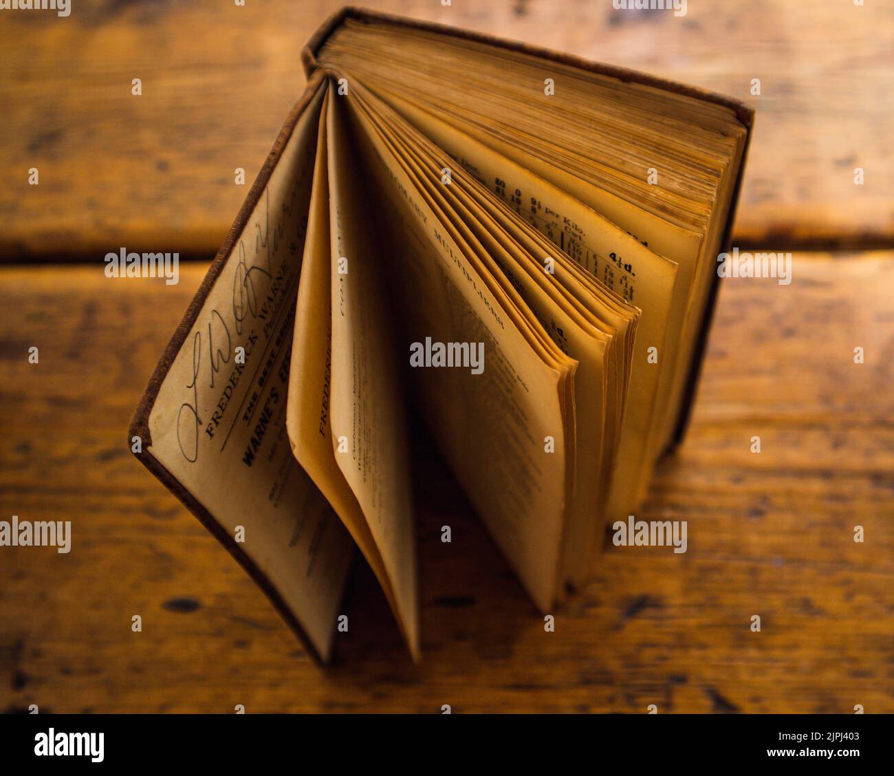 Weights and measures table hi-res stock photography and images - Alamy