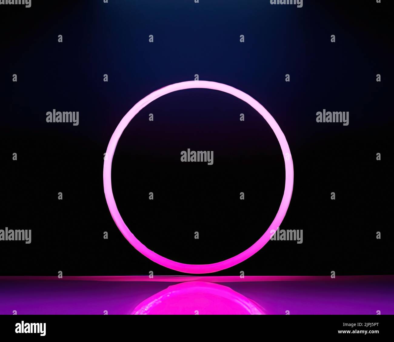 Moving ring frame hi-res stock photography and images - Alamy