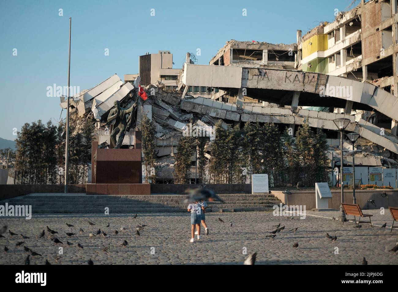 Izmir, Izmir, Turkey. 18th Aug, 2022. Demolition of City Hall, Izmir ...