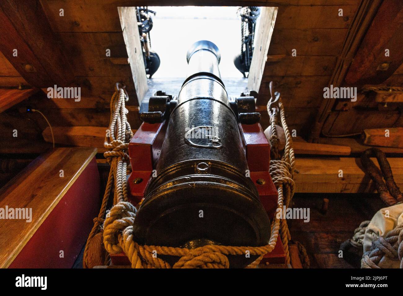 Largest Ship Cannon _ 10 Largest Naval Guns – IAPQ