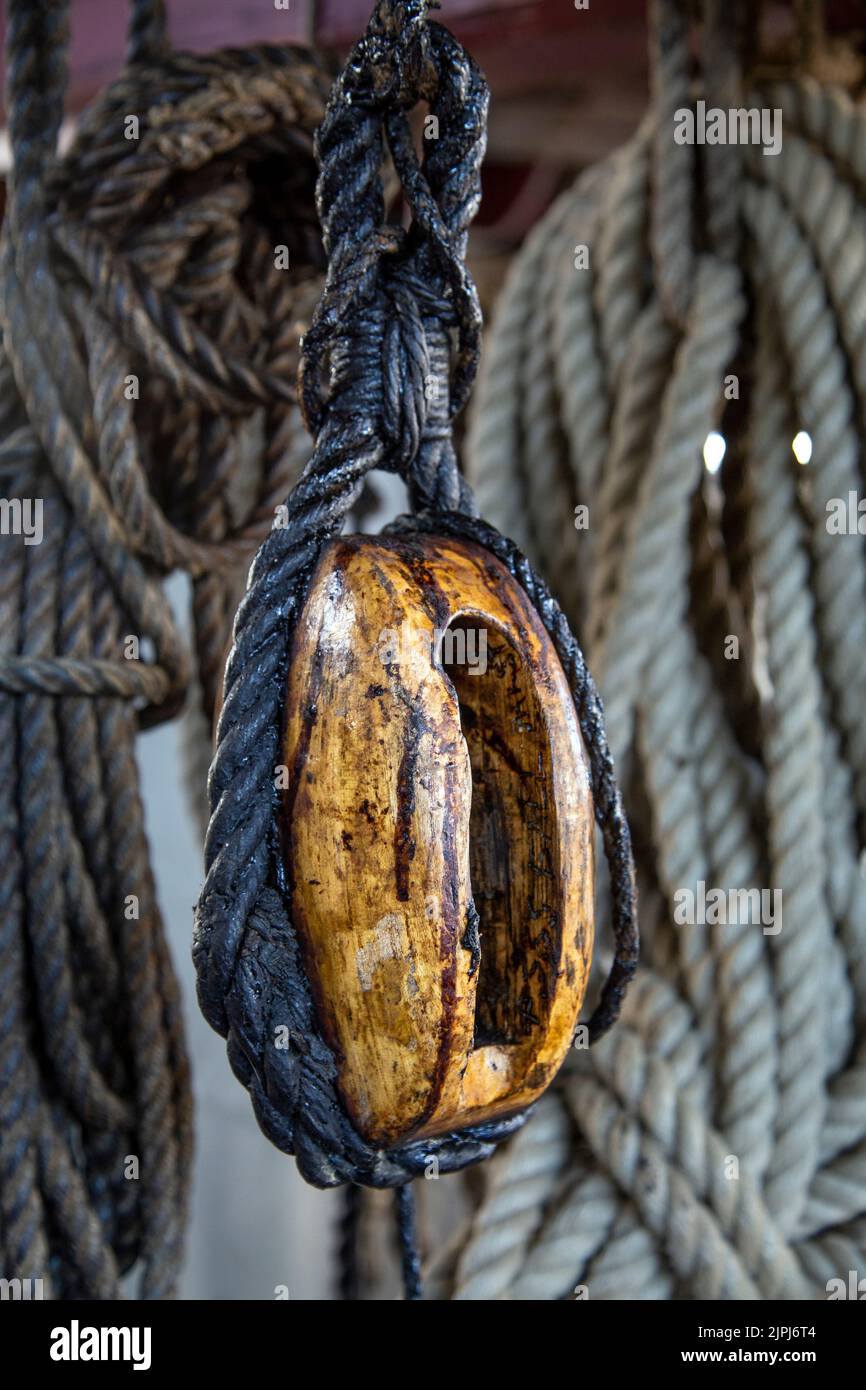 18th century ship rigging hi-res stock photography and images - Alamy