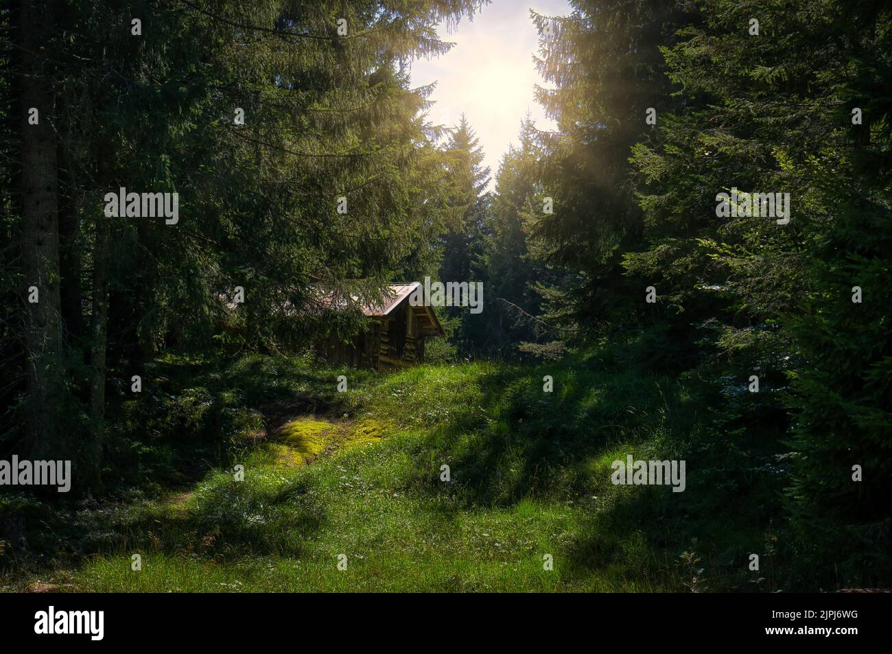 Berghütte im Sonnenlicht / Mountain Hut in the Sun Stock Photo - Alamy