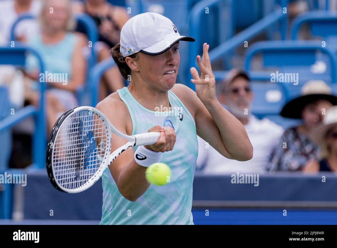 Iga swiatek forehand hi-res stock photography and images - Alamy