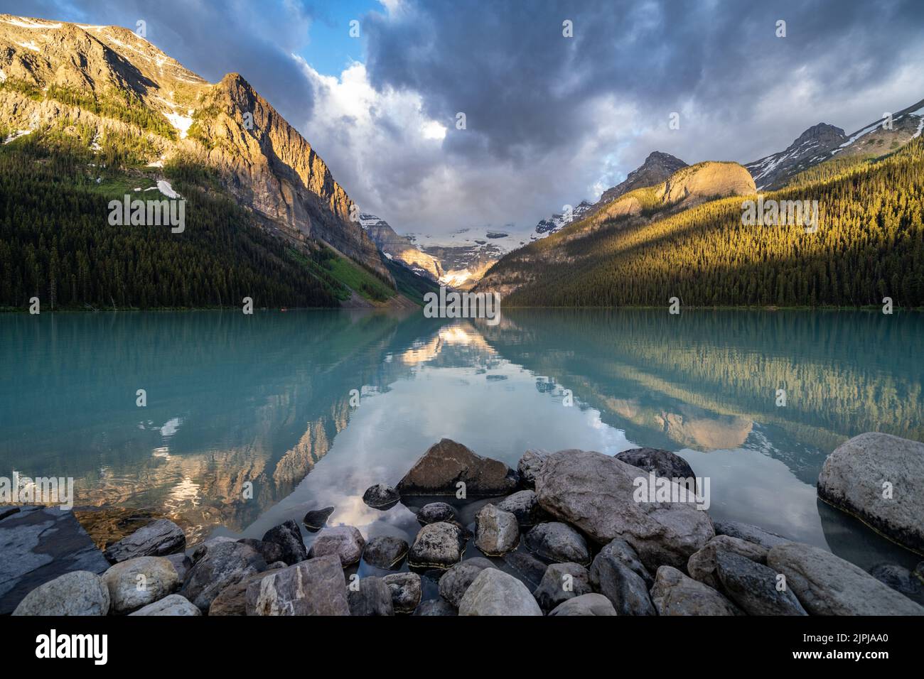Lake Louise in Banff National Park at sunrise Stock Photo - Alamy
