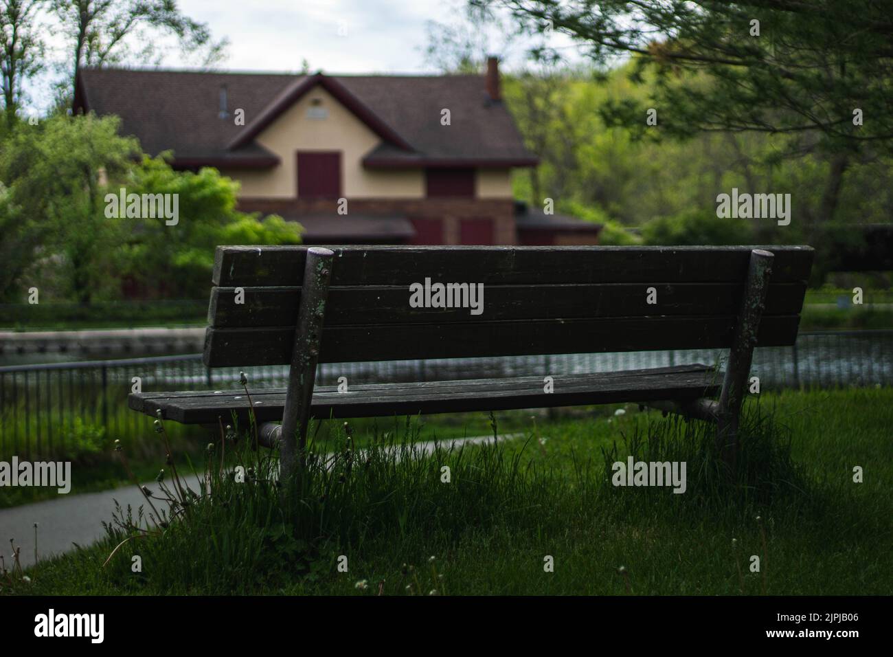 A bench beating the test of time Stock Photo - Alamy