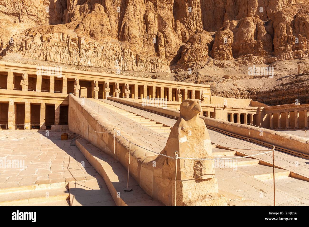 hatshepsut, dead temple, deir el bahari, hatshepsuts Stock Photo - Alamy
