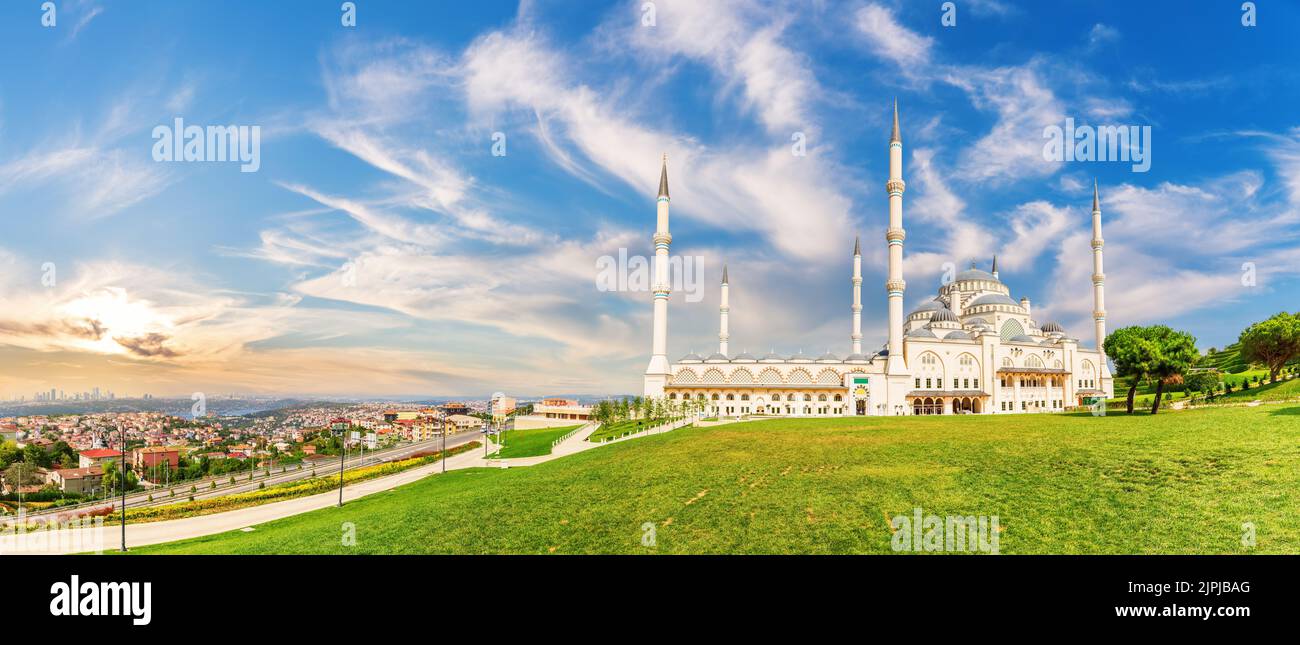 istanbul, çamlıca-moschee, istanbuls Stock Photo - Alamy