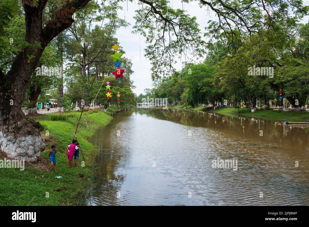 SIEM REAP - CAMBODIA , APRIL 6, 2017. Siem Reap river. The river ...