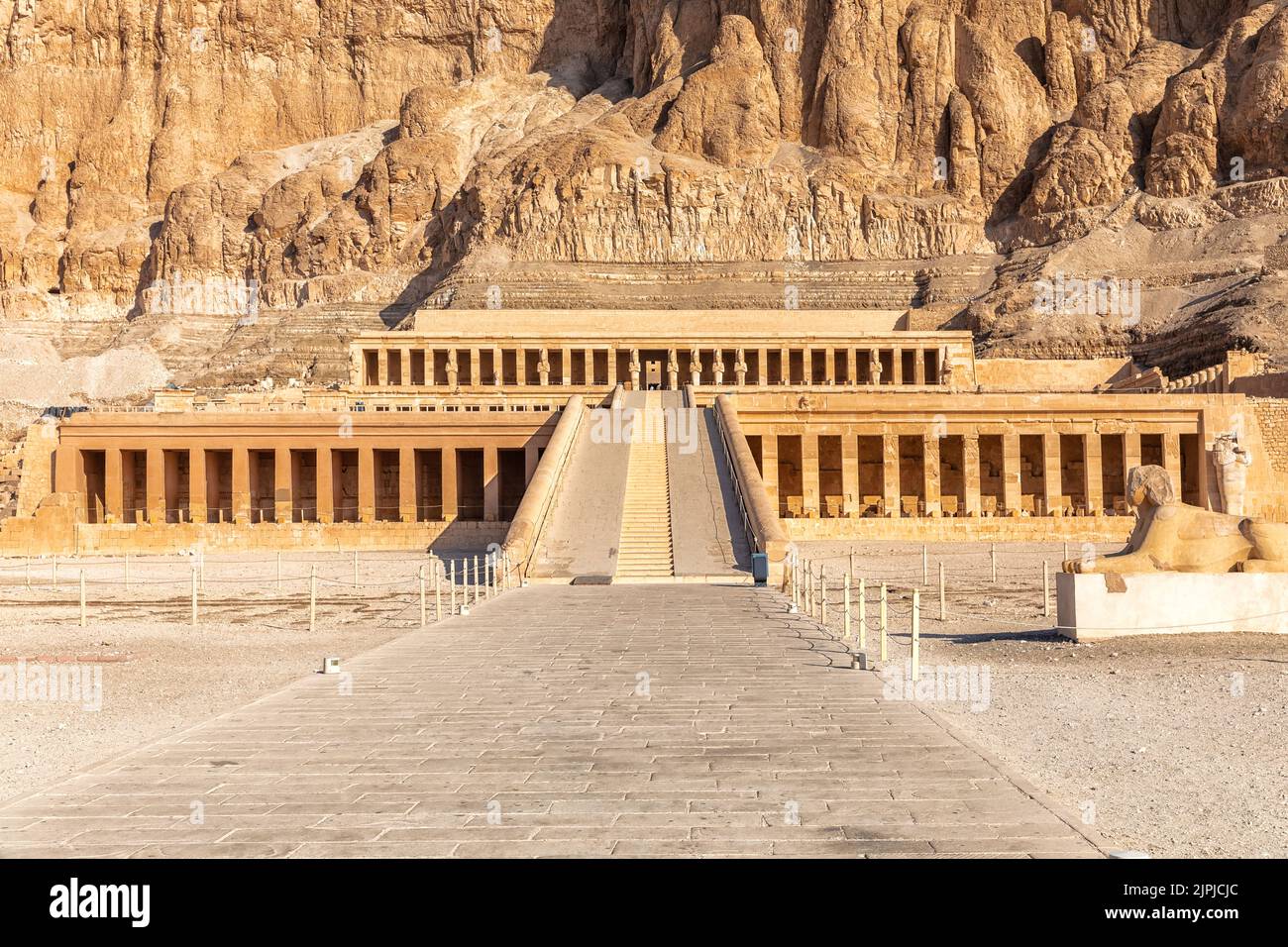 temple of hatshepsut Stock Photo - Alamy