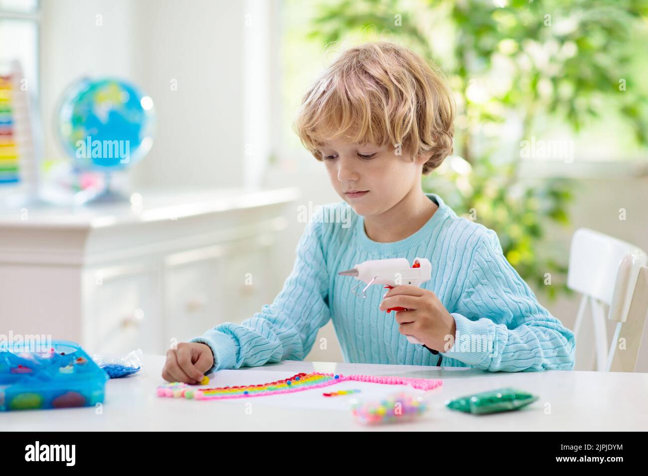 Rainbow craft for kids hi-res stock photography and images - Alamy