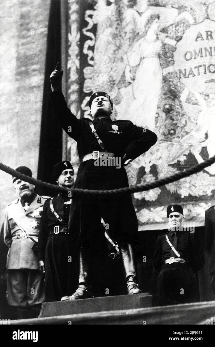 Mussolini fascist uniform hi-res stock photography and images - Alamy