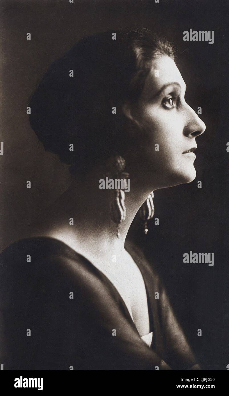 1924 ca.. ITALY : The italian theater actress VERA VERGANI ( 1895 ...