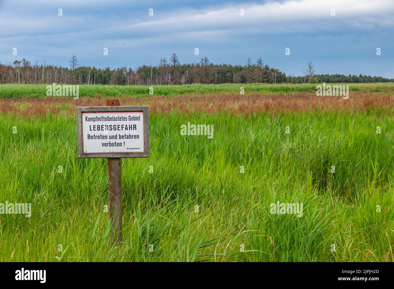 no trespassing, prohibited area, kampfmittelbelastung, pramort ...