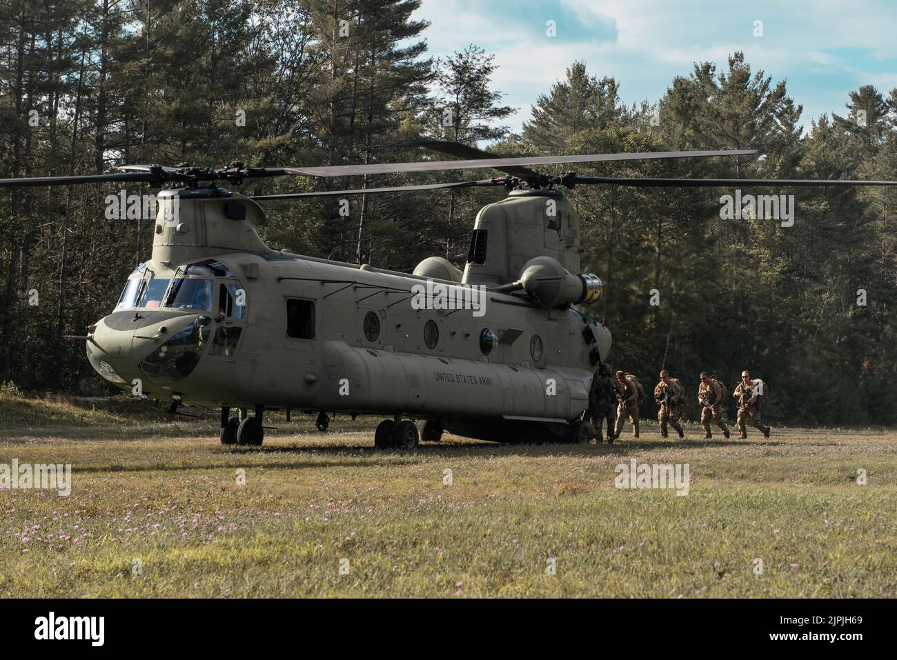 Airmen assigned to the New York Air National Guard’s 274th Air Support ...