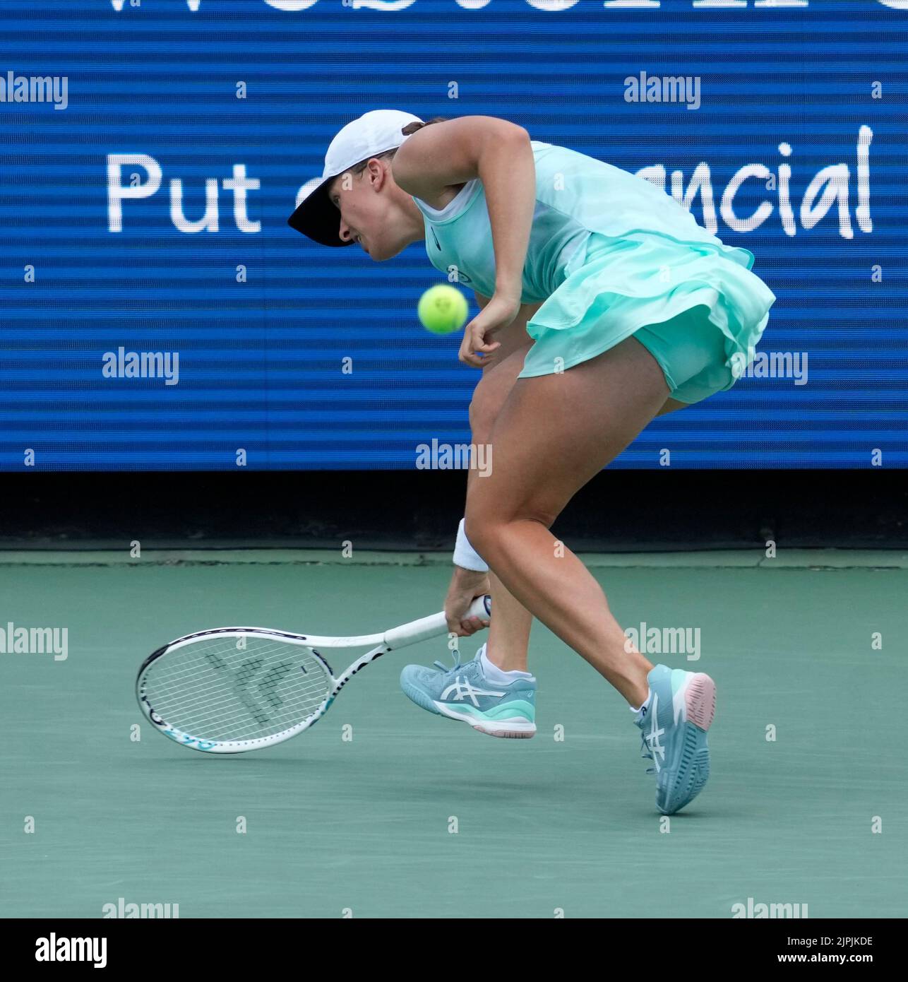 Iga swiatek 2022 us open hi-res stock photography and images - Alamy