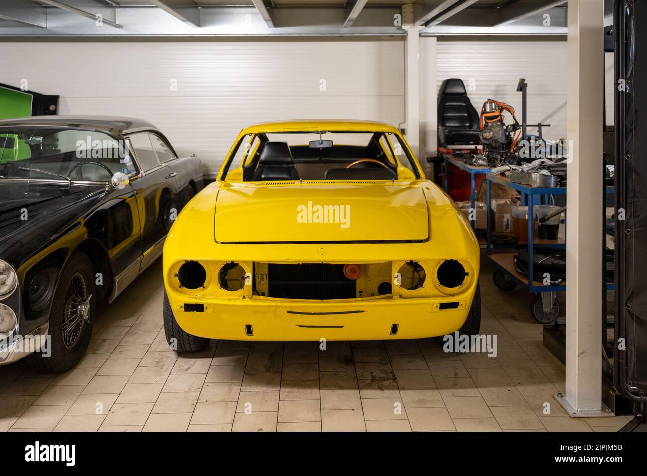 Oldtimer restoration hi-res stock photography and images - Alamy