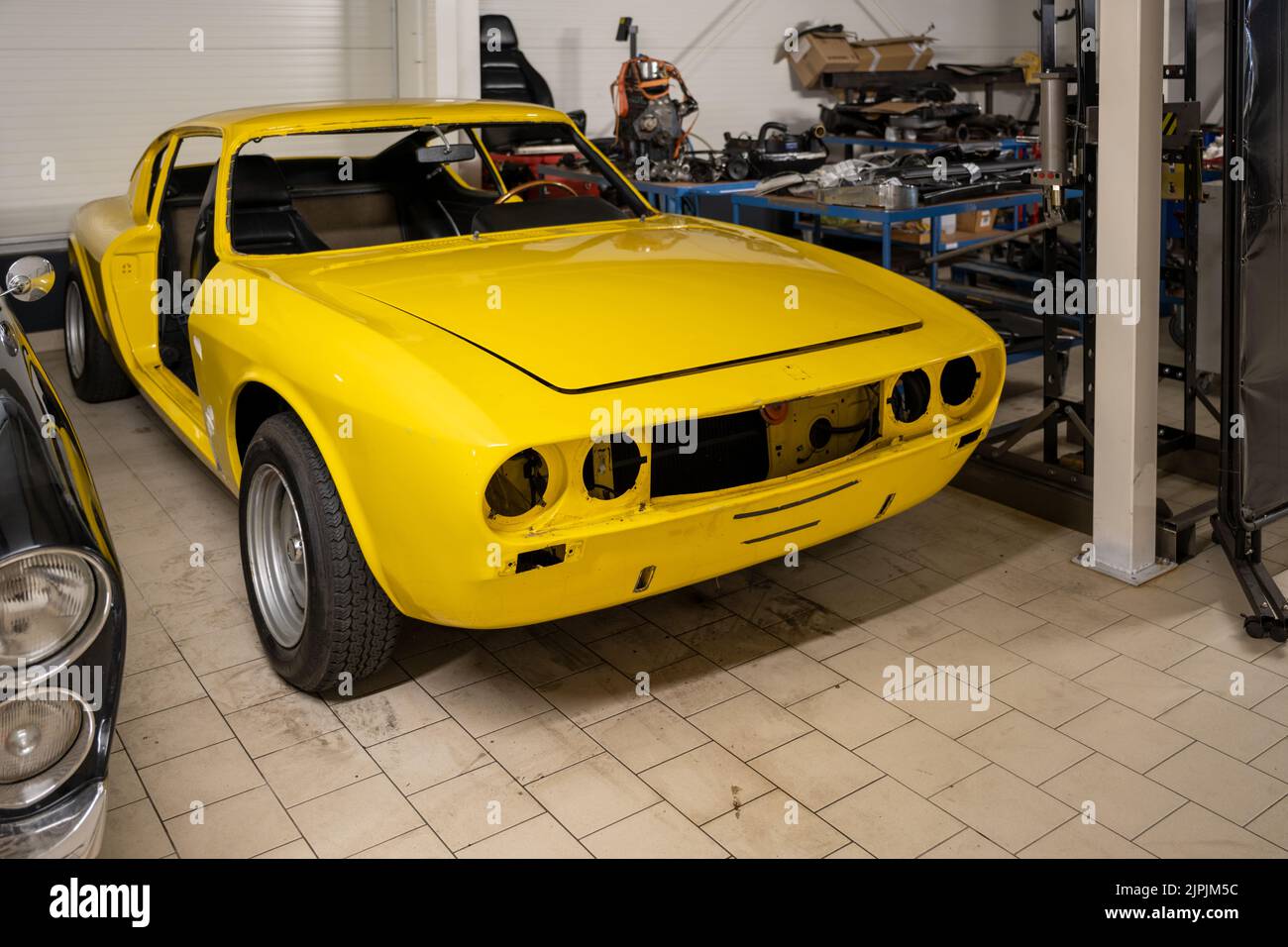 Oldtimer restoration hi-res stock photography and images - Alamy