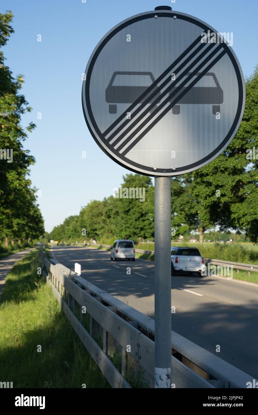 No overtaking cars hi-res stock photography and images - Alamy