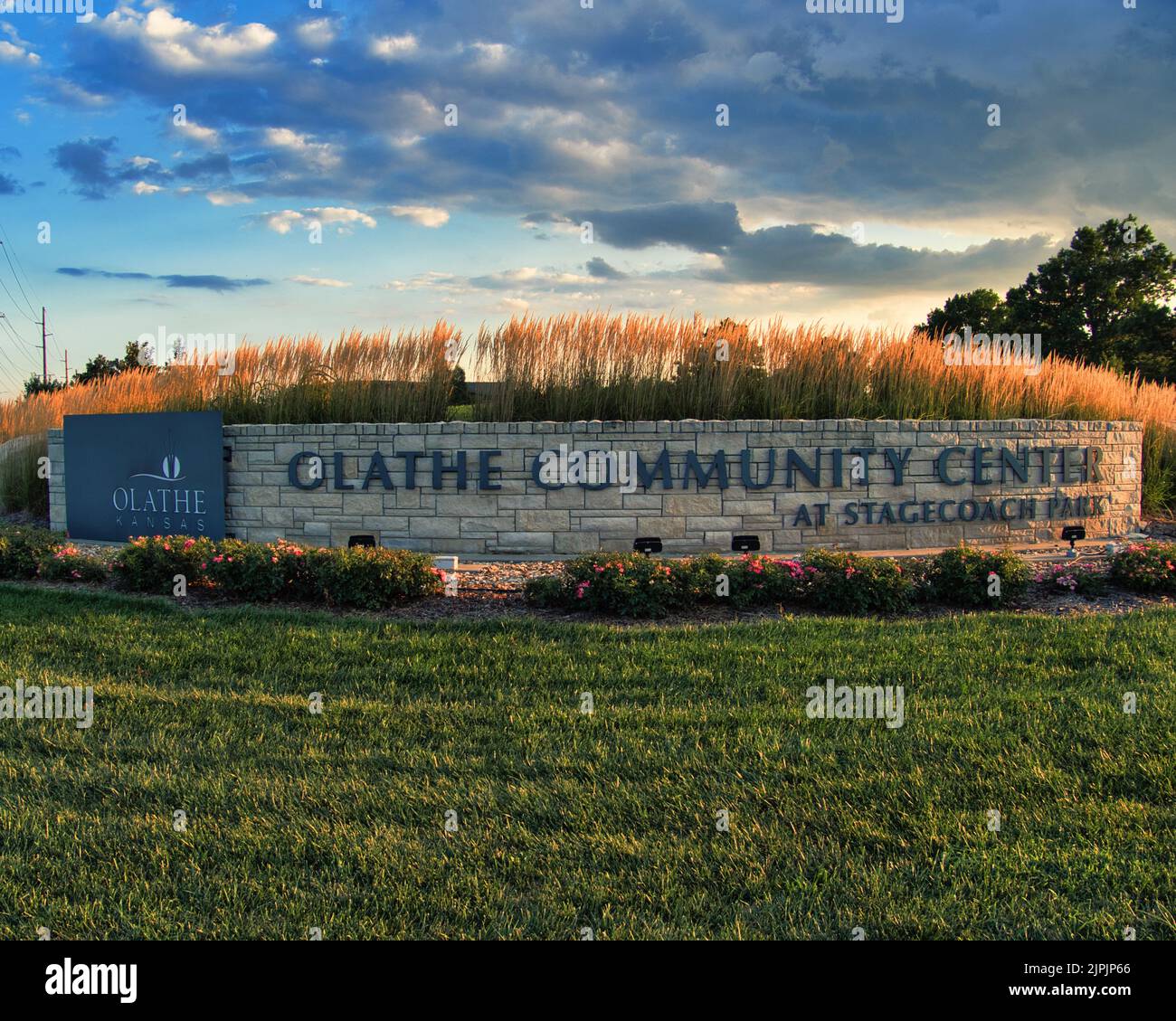 Olathe community center park hi-res stock photography and images - Alamy