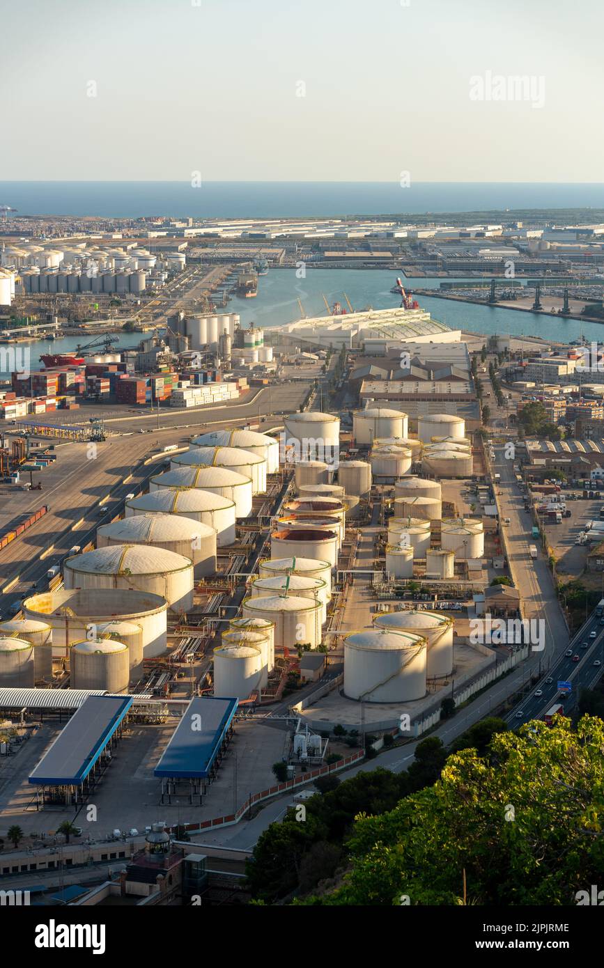 Barcelona container ship terminal hi-res stock photography and images ...