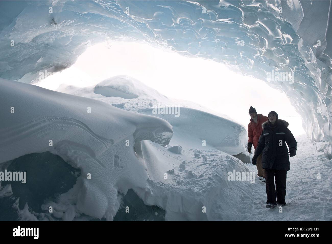 ERIC CHRISTIAN OLSEN, MARY ELIZABETH WINSTEAD, THE THING, 2011 Stock ...