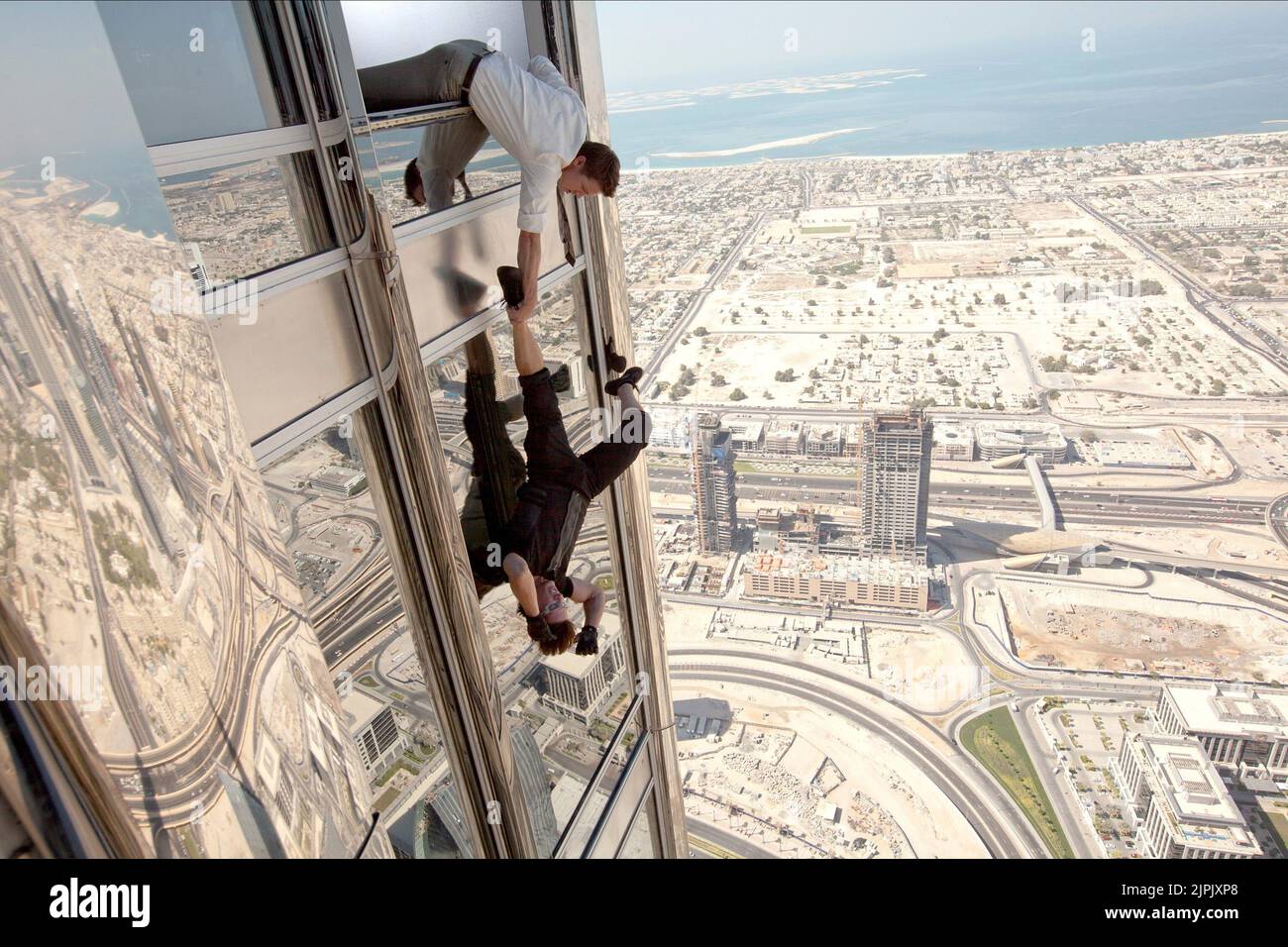 JEREMY RENNER, TOM CRUISE, MISSION: IMPOSSIBLE - GHOST PROTOCOL, 2011 ...