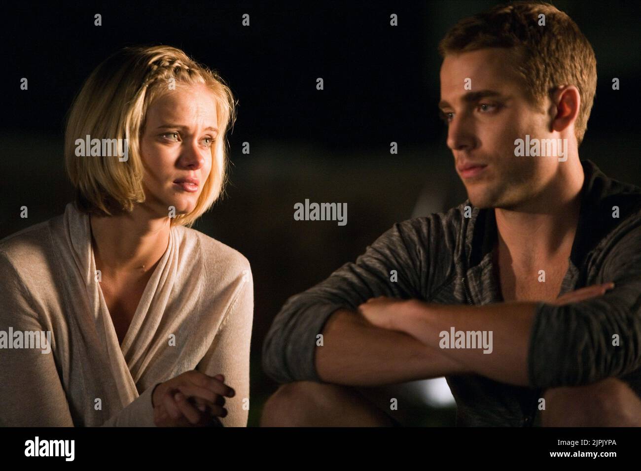 Dustin Milligan And Sara Paxton Interview: Sara Paxton & Dustin