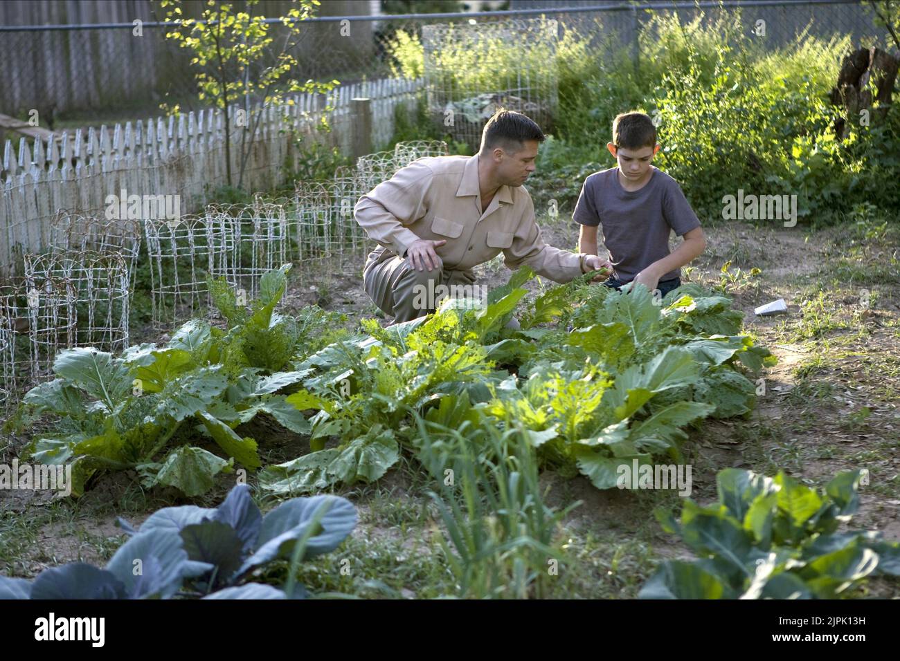BRAD PITT, HUNTER MCCRACKEN, THE TREE OF LIFE, 2011 Stock Photo - Alamy